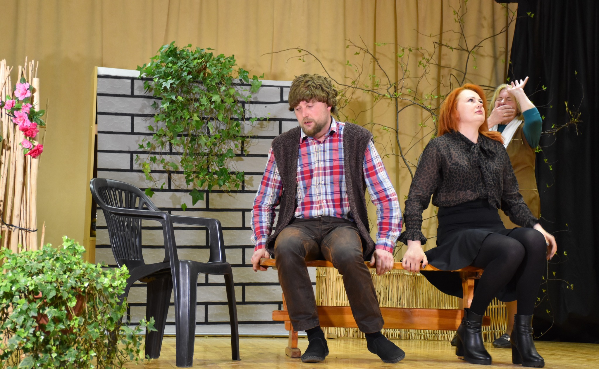 Kalvenes amatierteātris savu jauno izrādi spēlēs Aizputes pagastā ...