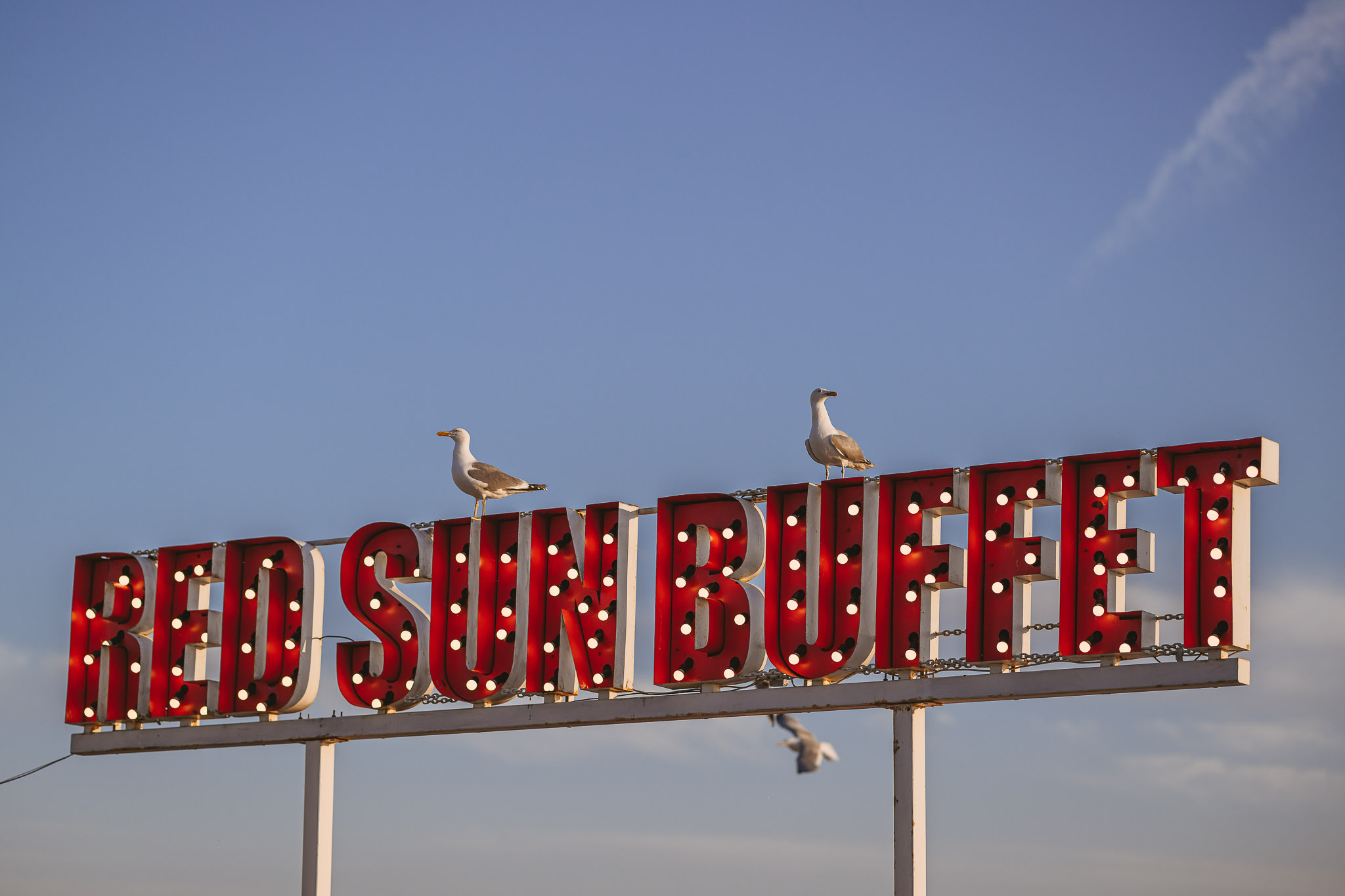 Liepājas pludmales bārs “Red Sun Buffet” vēl neatvadās no vasaras ...