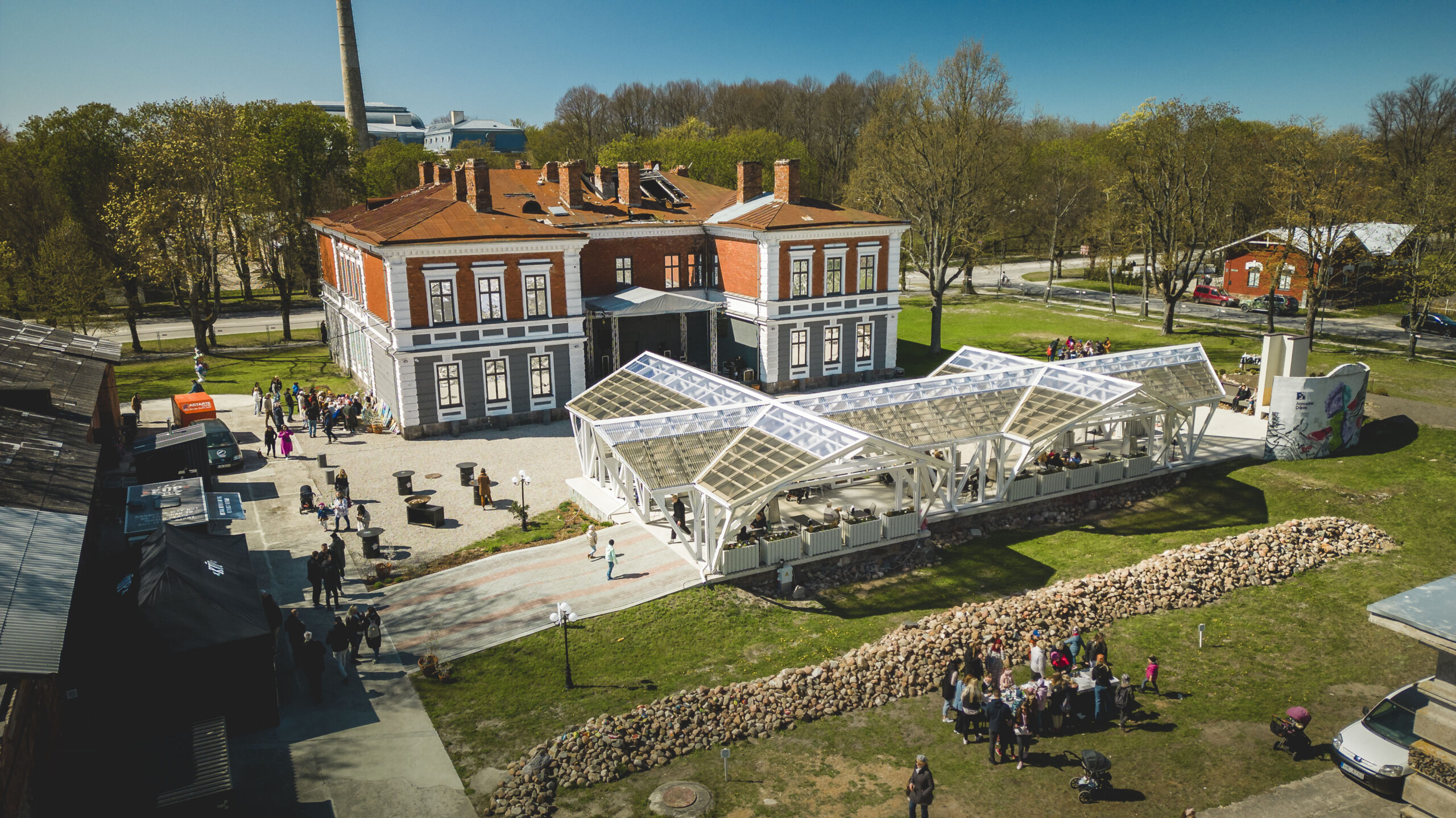 Liepājā ar svētku programmu sezonu noslēgs kultūrvieta “Atmodas dārzs ...