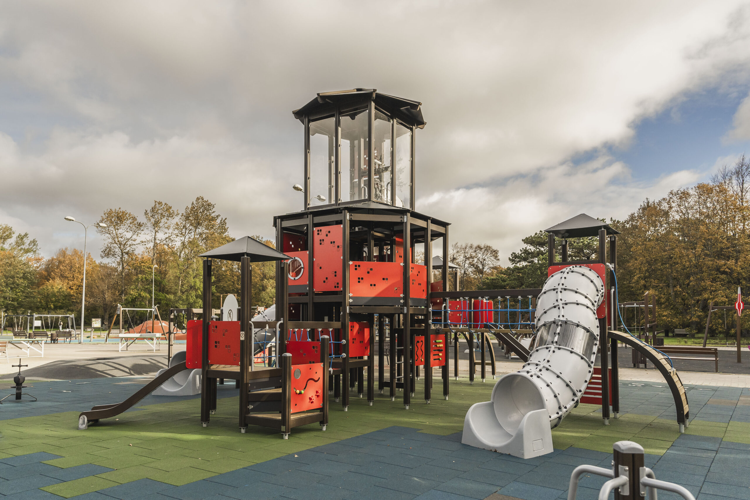 Liepājā par 178 012 eiro uzbūvēts jauns rotaļu komplekss “Bāka ...