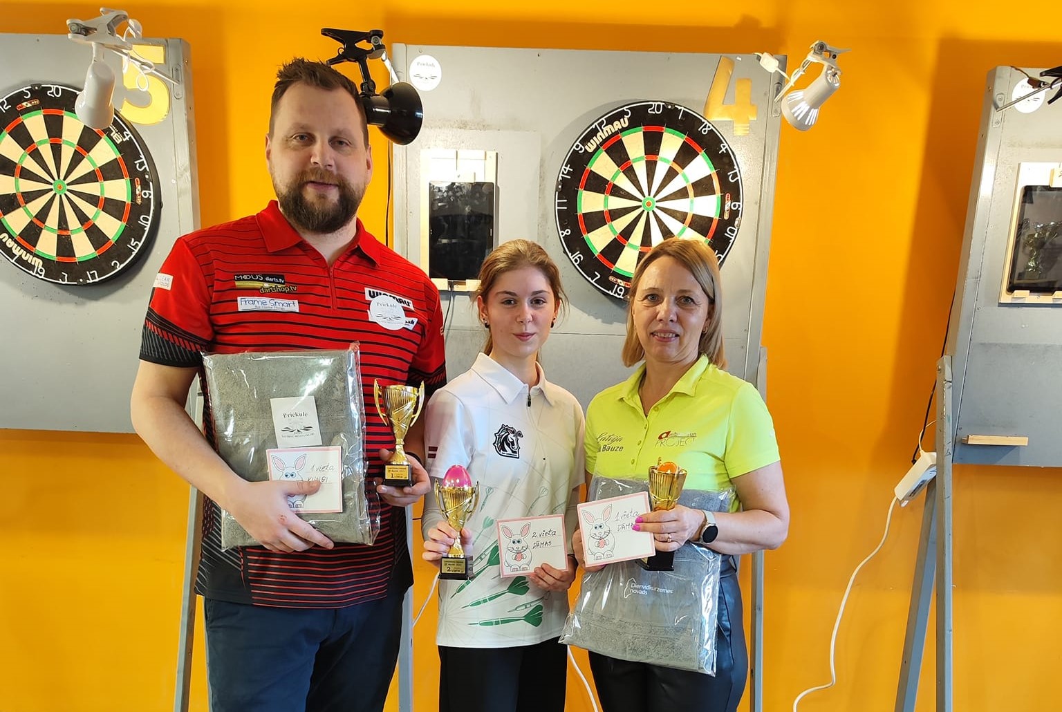 Vaiņodē Lieldienu kausa izcīņā šautriņu mešanā triumfē Bauze, Kirilova ...