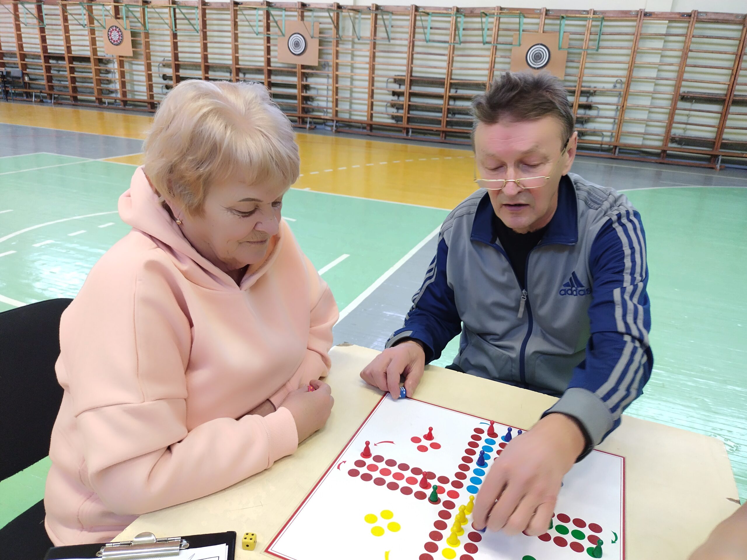 Cīravā uz Ziemassvētku kausu riču račā gaida jaunus dalībniekus ...